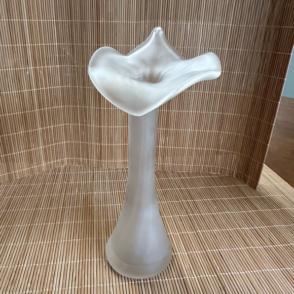 Accents | Beautiful Vintage Frosted Satin Glass Ruffled Top Vase | Poshmark